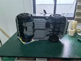 AIYAPLAY policejní elektrické auto 12V s dálkovým ovladačem, světlem a sirénou, šedé