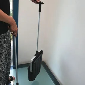 MSV smetáček s lopatkou na tyči černý / výklopné víko / samostatně sto