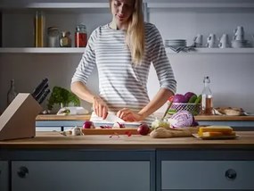 WÜSTHOF GOURMET Nůž kuchyňský / Délka čepele 23 cm