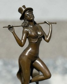 Bronzová socha kabaretní tanečnice – elegantní burleskní figurka