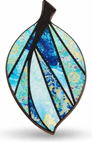 AMADEA Dřevěná brož barevná ve tvaru listu, 6x3,5 cm, český výrobek