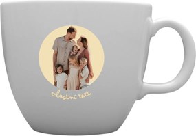 Personalizovaný MEGA XXL keramický hrnek 1 000 ml s výřezem fotky na podkladu