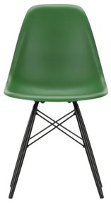 Eames Plastic Chair DSW černě lakovaný javor zelená černé na koberec Vitra