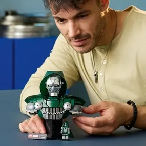 LEGO® Marvel 76345 Busta Doktora Dooma / Počet dílků: 379 / od 18 let