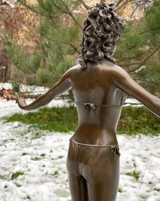 Bronzová socha - Žena v bikini