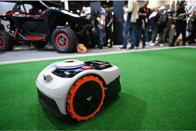 Robotická sekačka Segway Navimow i108E