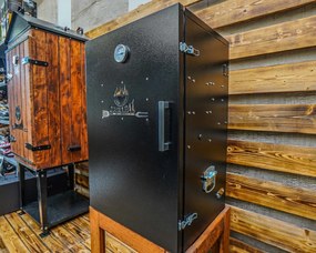 GRILLPAL kovová izolovaná udírna Grillpal Smoker 80,124 l, podstavec teak