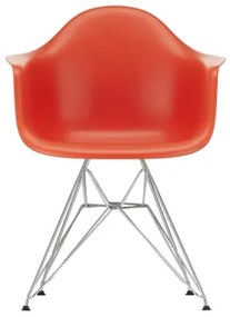 Eames Plastic Armchair DAR chrom červená bílé na koberec Vitra