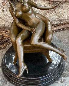Erotická bronzová socha soška - Nahá sexy žena na křesle 2