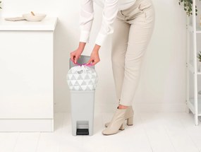 Brabantia Pedálový koš StepUp 10L světle šedý