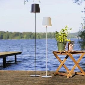 Brilliant G40890/05 Venkovní stojanová AKU lampa KAAMI bílá USB-C