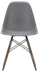 Eames Plastic Chair DSW tmavě lakovaný javor grafitová bílé na koberec Vitra
