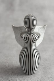 ANDĚL CARO - Designová soška ve tvaru anděla, s jemným vzorem, šedá