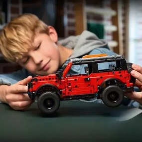 LEGO® Technic 42213 SUV Ford Bronco® / Počet dílků: 943 / od 9 let