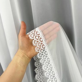 Voálová﻿ hotová záclona s krajkou bílá 9233 různé velikosti