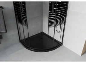 Mexen Rio, čtvrtkruhový sprchový kout s posuvnými dveřmi 90 (dveře) x 90 (dveře) x 190 cm, 5mm čiré sklo s pásky, černý profil + černá sprchová vanička Slim, 863-090-090-70-20-4170B
