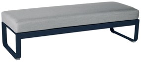 Šedá čalouněná lavice Fermob Bellevie 148 cm s tmavě modrou podnoží