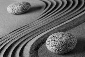Tapeta černobílé kameny v písku - 150x100 cm