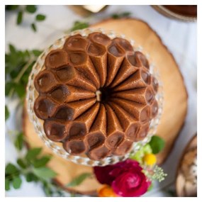 Forma na bábovku ve zlaté barvě Nordic Ware Crown, ⌀ 25 cm