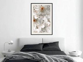 Plakát Bílý dech - krajina bílých lilii na pozadí louky plné rostlin