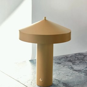 Okrově žlutá kovová stolní lampa (výška 41 cm) Hatto – OYOY Living Design