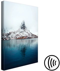 Obraz Identita krásy (1-dílný) svislý - zimní krajina s horou nad vodou