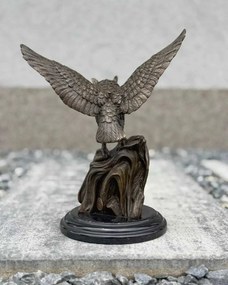 Bronzová socha - Sova s roztaženými křídly