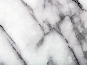 Oválný jídelní stůl s mramorovým efektem 120 x 70 cm bílý GUTIERE Beliani