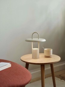 Stelton Přenosná LED lampa Pier Sand, krémová barva, kov