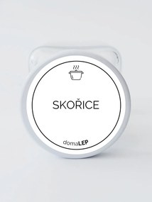 Samolepka na kořenky SKOŘICE bílá 5 cm základní písmo