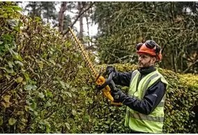 DEWALT DCMHT563P1 / Aku nůžky na živý plot / 55cm / 18V / 5.0 Ah