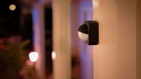 Venkovní bezdrátové osvětlení s detektorem pohybu Philips Hue Outdoor / černá