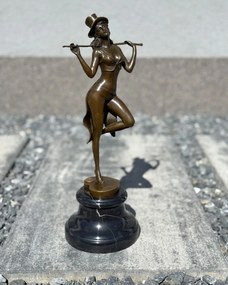 Bronzová socha kabaretní tanečnice – elegantní burleskní figurka