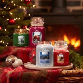 Yankee Candle - vonná svíčka Candlelit Cabin (Chata ozářená svíčkou) 411g