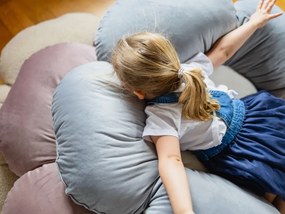 Sametový sedací polštář do dětského pokoje Zvolte barvu: Modrá