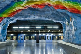 DIMEX | Samolepicí vliesová fototapeta na zeď Stanice metra MA-5-2817 | 375 x 250 cm | zelená, modrá, červená, žlutá