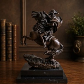 Napoleon na koni – bronzová socha, Napoleon překonávající Alpy