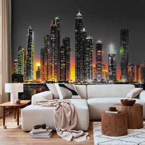 Fototapeta Oranžové noci v Dubaji - panorama s mrakodrapy a odrazem ve vodě