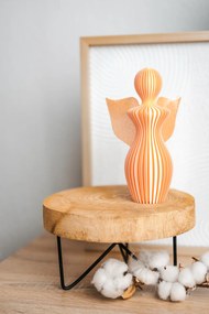 ANDĚL CARO - Designová soška ve tvaru anděla, s jemným vzorem, meruňková