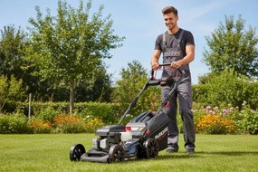 Parkside Performance Benzínová sekačka na trávu s pojezdem a s elektrickým startováním PPBRM 46 B2
