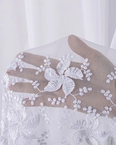 Záclona na řasící pásce Wave barva bílá látka poloprůhledná, pletený vzor, vzorované