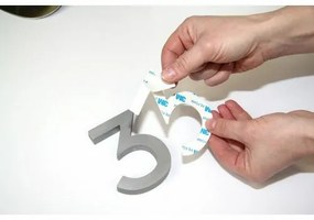 Hliníkové lomítko pro domovní číslo v „3D“ provedení s broušeným povrchem. RICHTER RN.100LV./.AL.3D