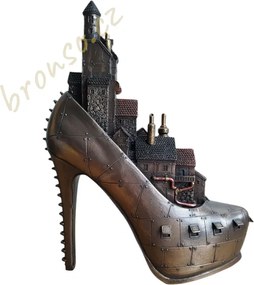 Steampunková bota – vesnice na vysokém podpatku, Veronese WU76936
