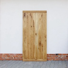 Masivní dubové dveře FLINSTON s hřebíky