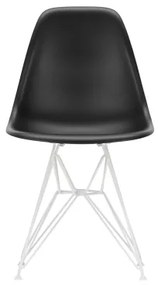 Eames Plastic Chair DSR bíle lakovaná černá bílé na koberec Vitra