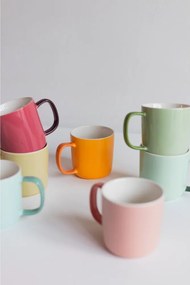 Oranžový hrnek z kostního porcelánu 370 ml Mae – ONA