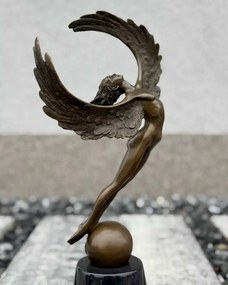 Bronzová socha - ženská figura s křídly - Vzestupný den