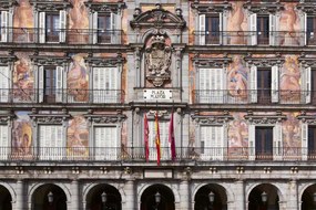 DIMEX | Samolepicí vliesová fototapeta na zeď Hlavní náměstí Madridu MA-5-0808 | 375 x 250 cm | bílá, oranžová, hnědá, šedá