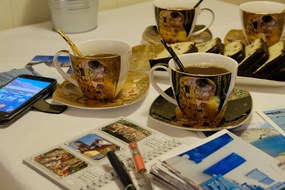 HOME ELEMENTS Luxusní souprava na čaj pro 6 osob, Klimt Polibek tmavý