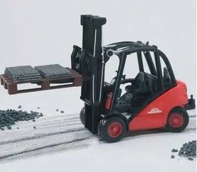 Bruder 02511 Vysokozdvižný vozík LINDE H30D / 3+